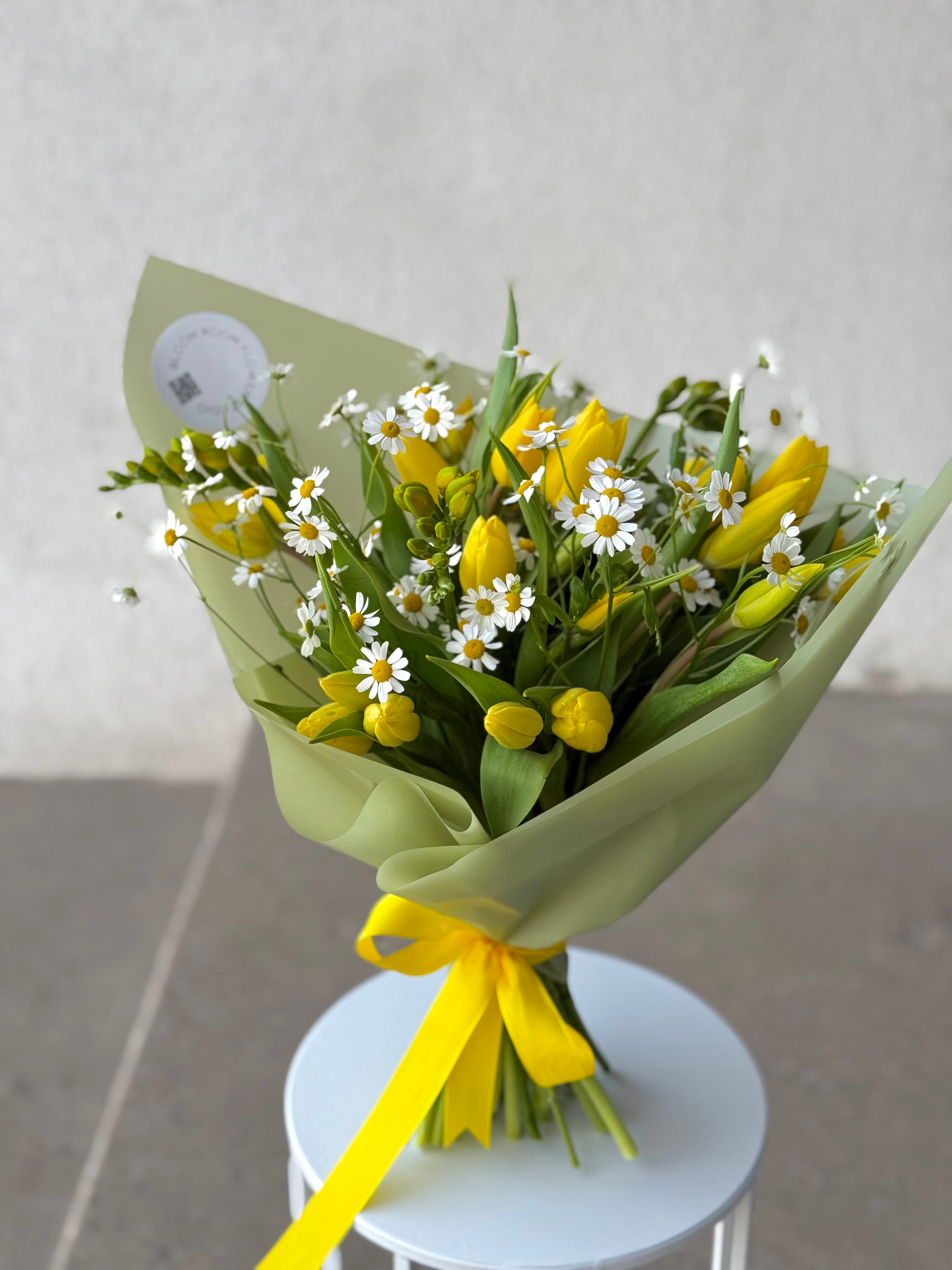 “You are my sunshine” spring mix bouquet – Bloom Room Tallinn